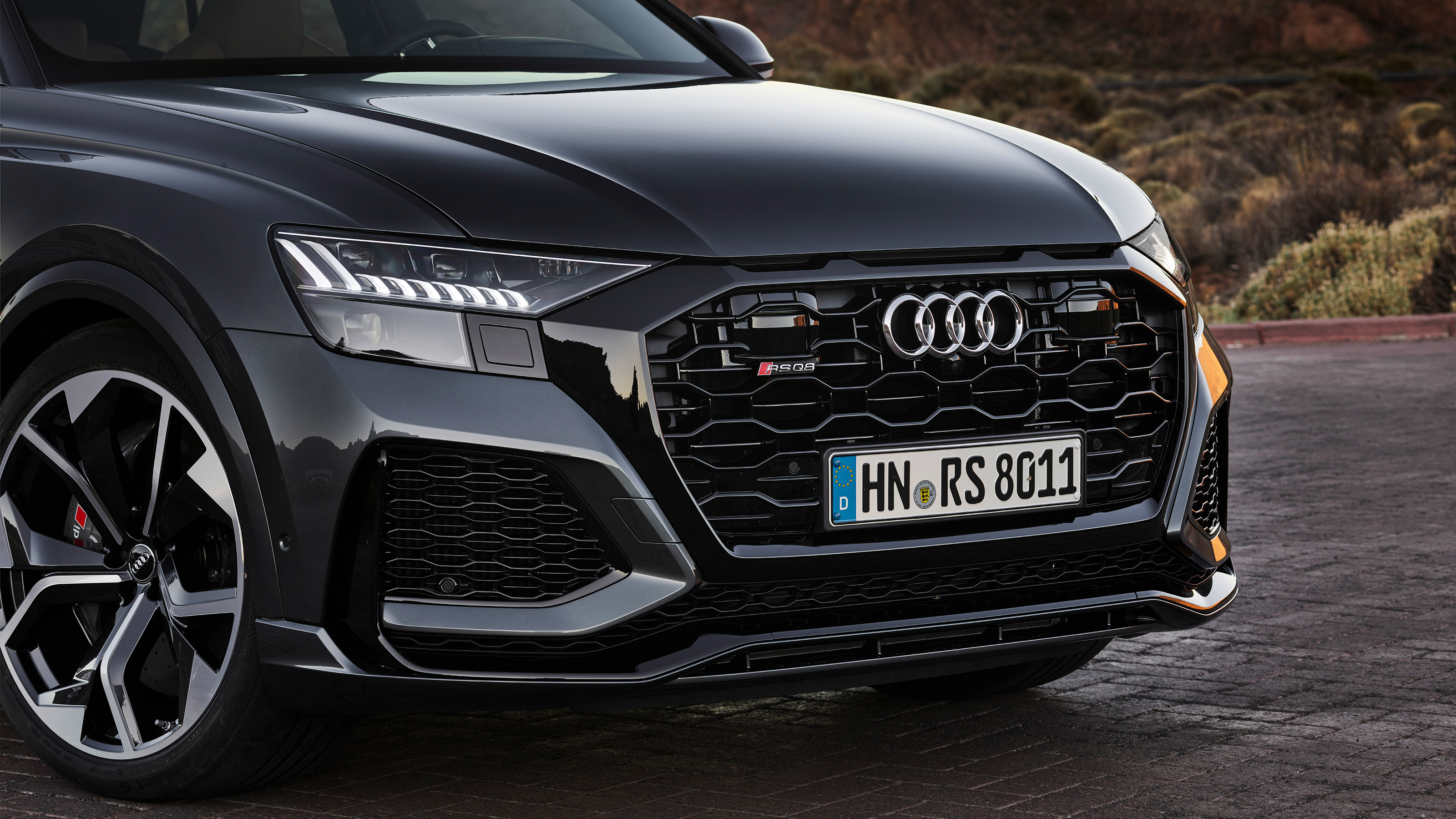 Audi RSQ8 disponible à la location chez GT LUXURY - GT'Luxury
